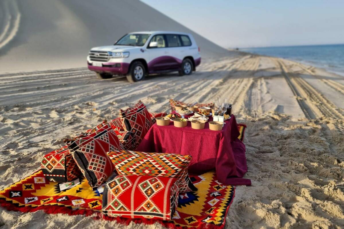 Privé-excursie halve dag Qatar – Woestijnsafari en Diner aan Zee ...