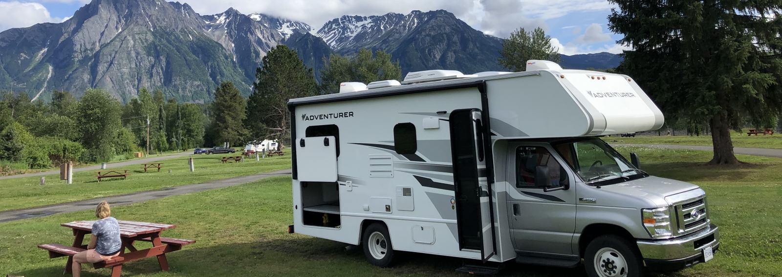 C-Medium Motorhome | Camperhuur Fraserway Canada - 333travel